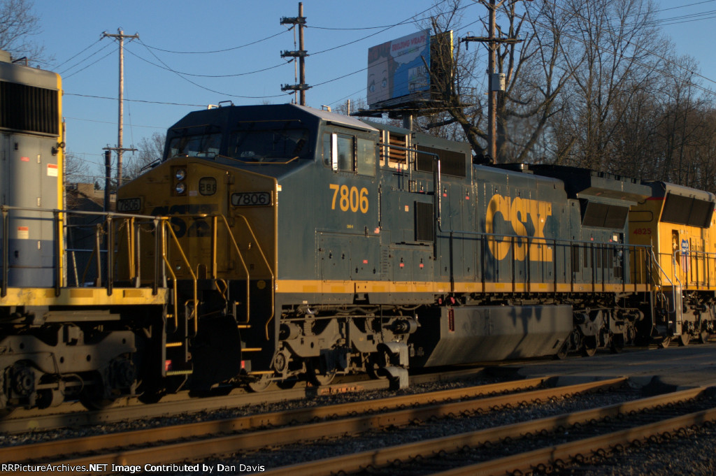CSX C40-8W 7806 trails on Q418-16